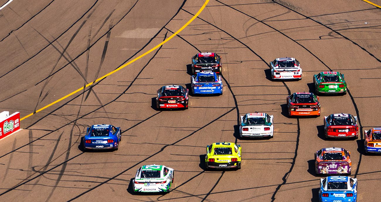 Analyzing final lap from Kyle Larson's perspective - NASCAR