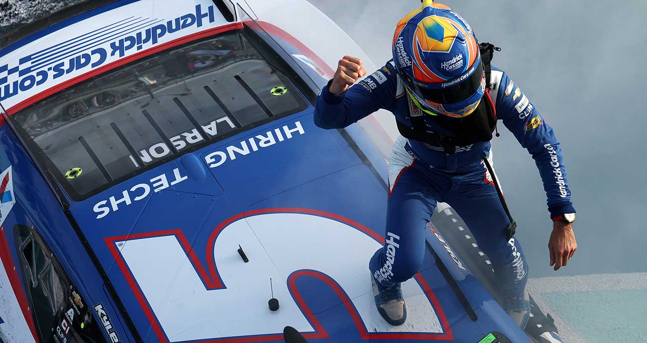 Kyle Larson rolls at Homestead, notches 30th Cup win | NASCAR