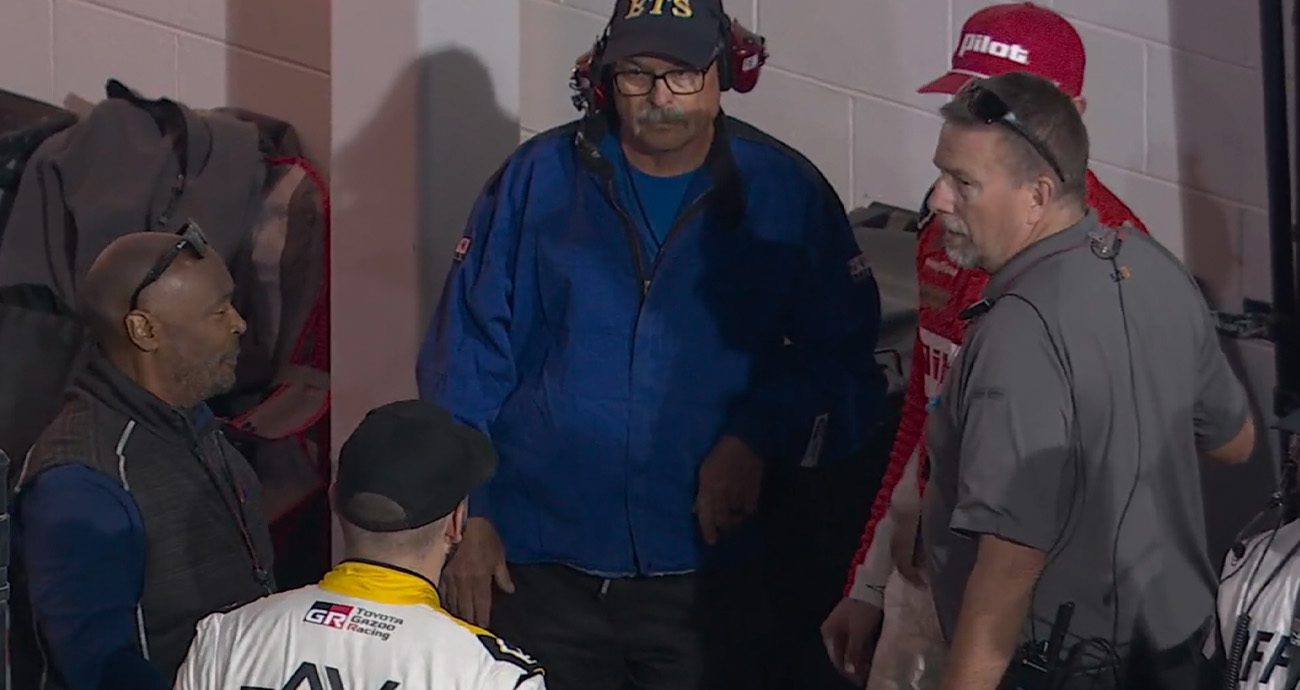 Taylor Gray, Sammy Smith exchange words after last-lap contact ...