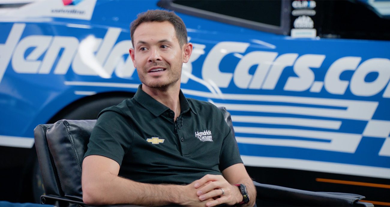 Kyle Larson holds off Bubba Wallace to win Stage 1 | NASCAR