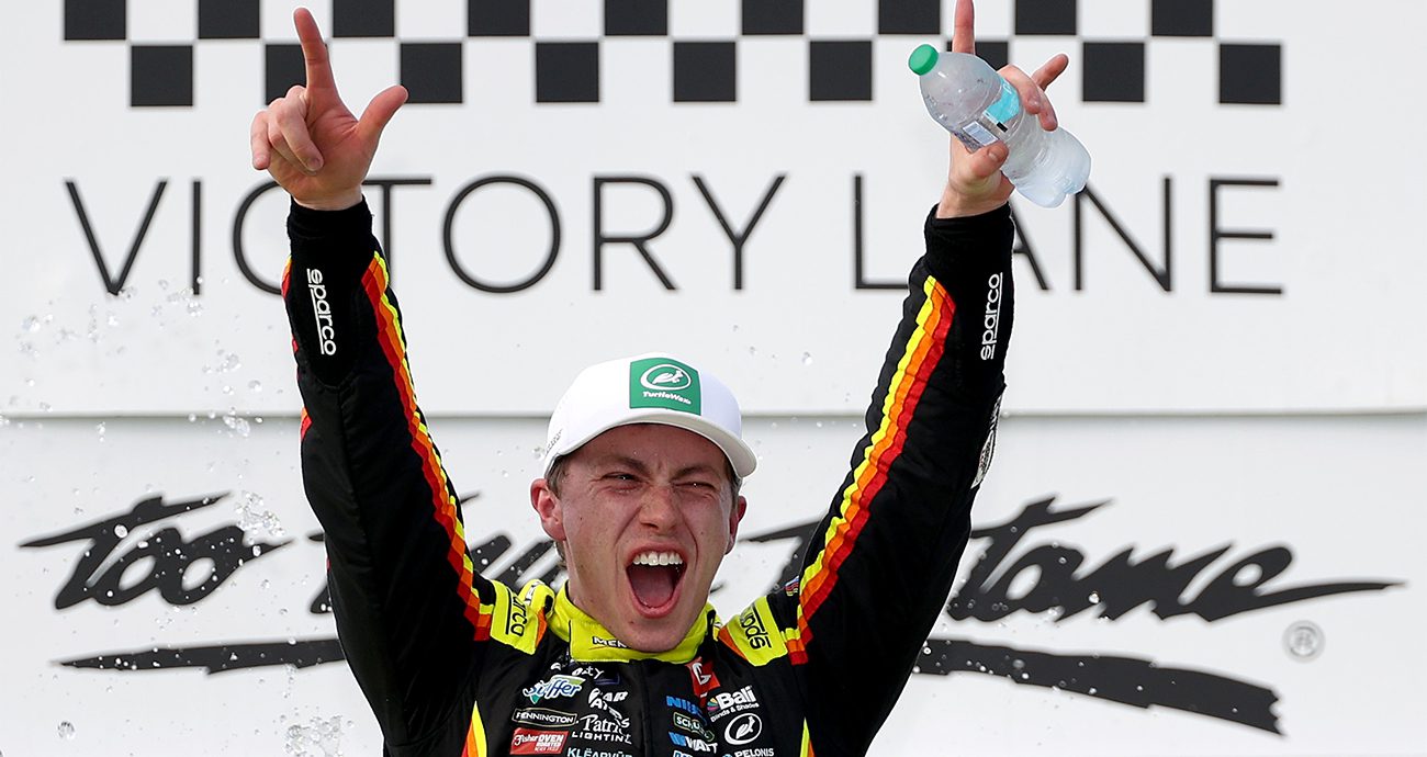Jones snaps winless streak with Xfinity win at Darlington | NASCAR