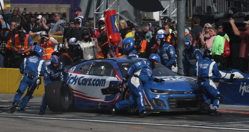 Kyle Larson, No. 5 team get new pit crew for Darlington - NASCAR