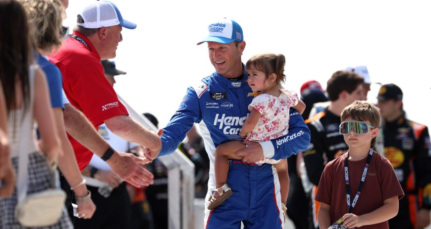 Kasey Kahne relishes return, salvages top-15 finish - NASCAR