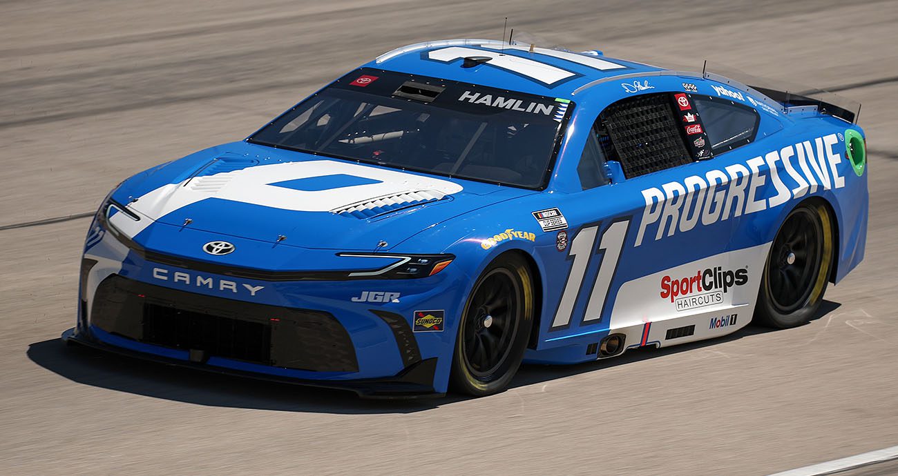 Hamlin has a mix-up on the scanner, misses pit road | NASCAR