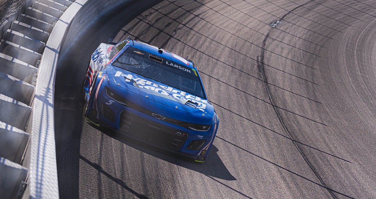 Lights-out Larson: No. 5 driver dominates Kansas - NASCAR