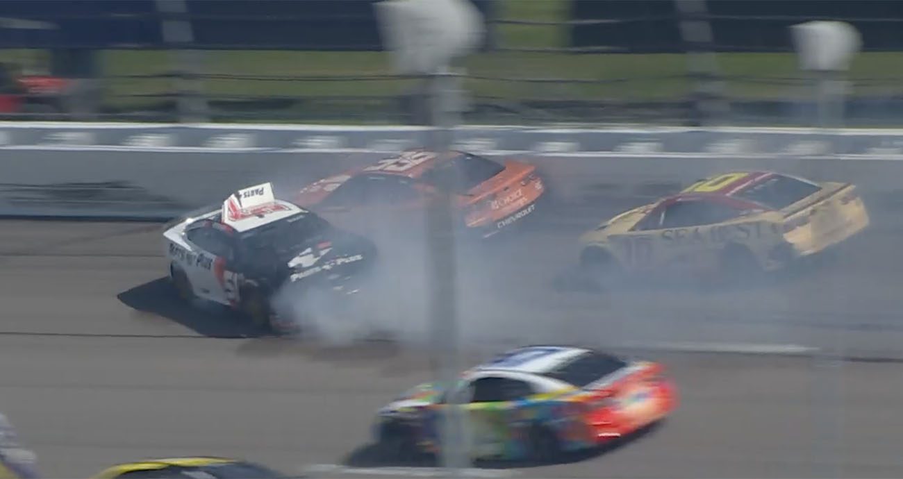Multicar wreck strikes during final stage restart at Kansas - NASCAR