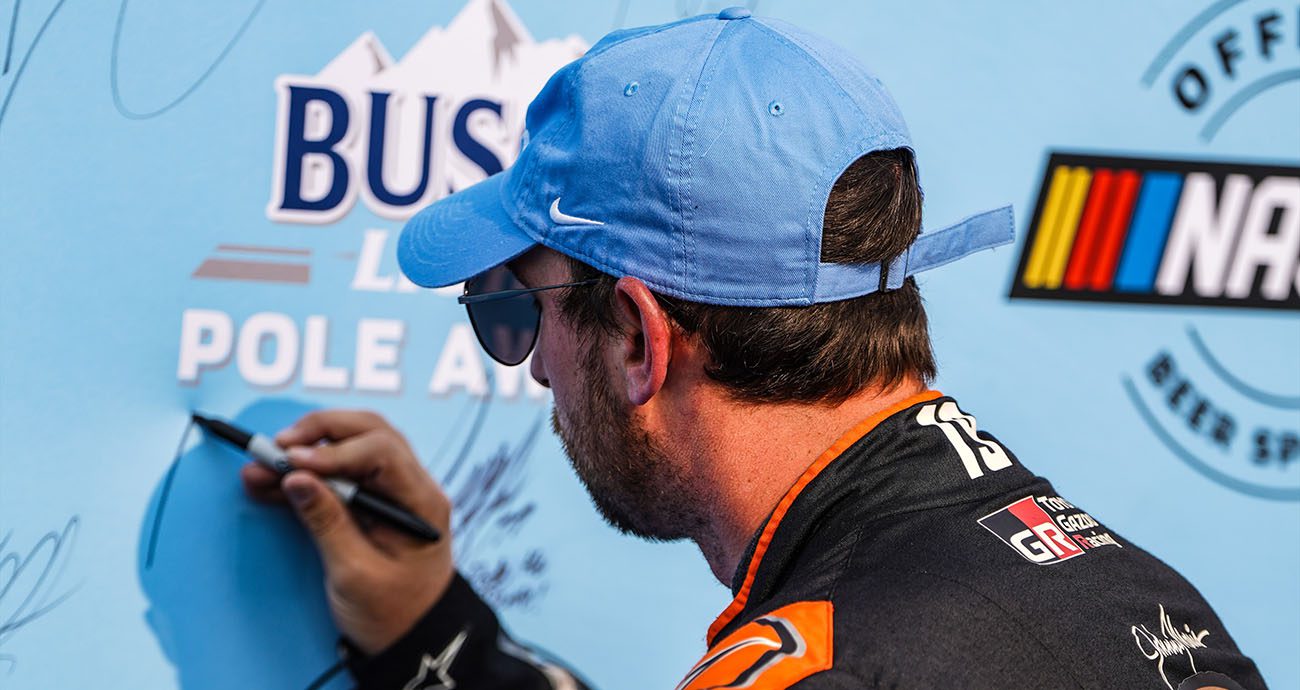 Chase Briscoe rockets to Busch Light Pole at Nashville | NASCAR