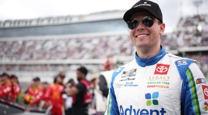 Erik Jones, Matt Kenseth strike friendship at Legacy | NASCAR