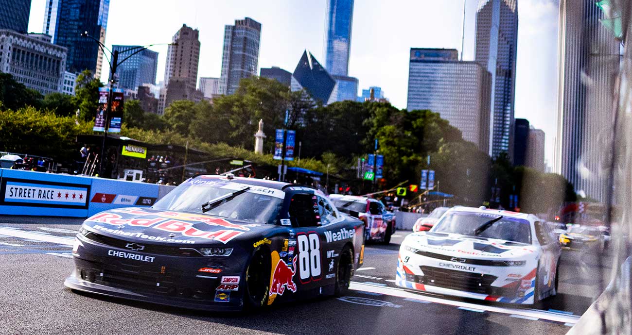 Zilisch falls short after epic battle with SVG at Chicago - NASCAR