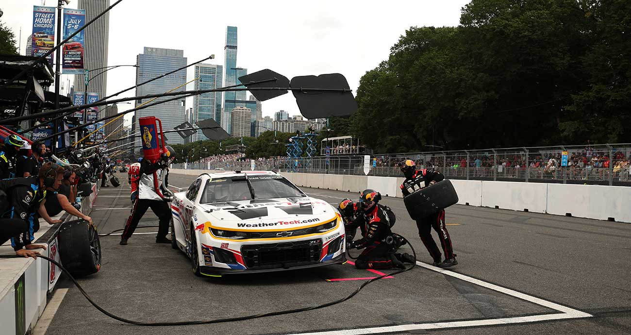 Happy returns: SVG rules Chicago streets yet again | NASCAR