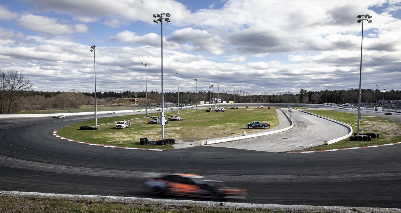 PIT BOX: Modified Tour race No. 750 lands at Thompson for a midweek ...