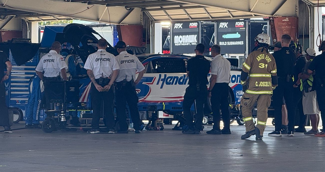 Larson goes behind the wall with brake issue | NASCAR