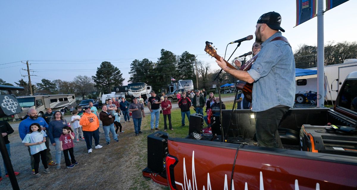 0814 - RR THURSDAY CONCERT - Official Site Of NASCAR