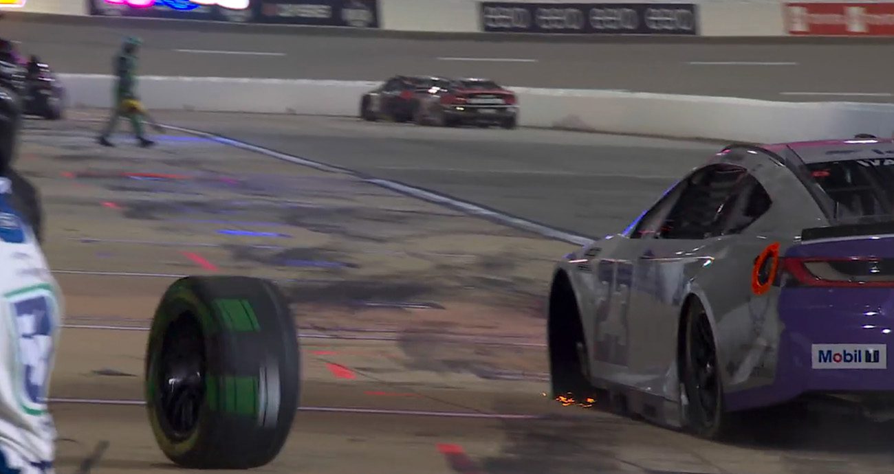 No. 19 JGR crew helps Bubba after loose wheel | NASCAR