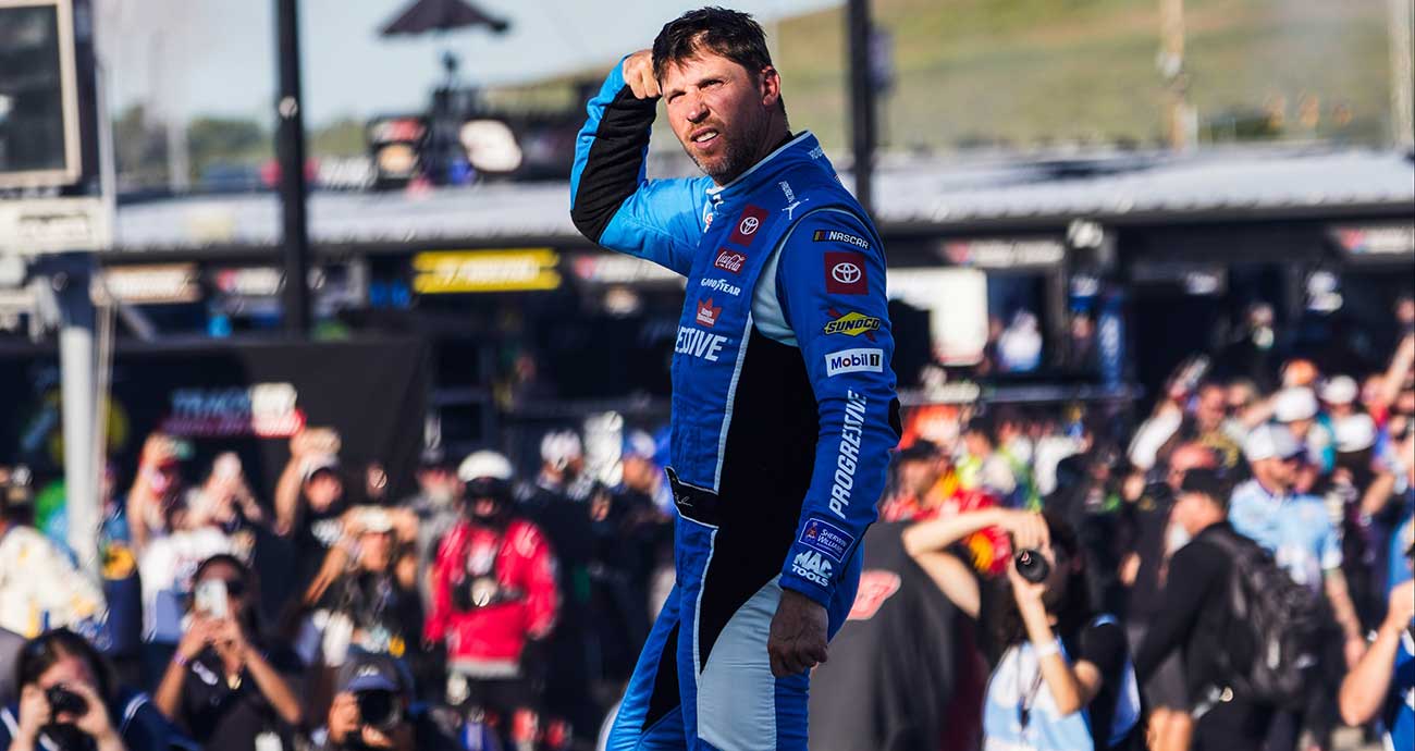 Denny Hamlin surges at Gateway for fifth win of season | NASCAR