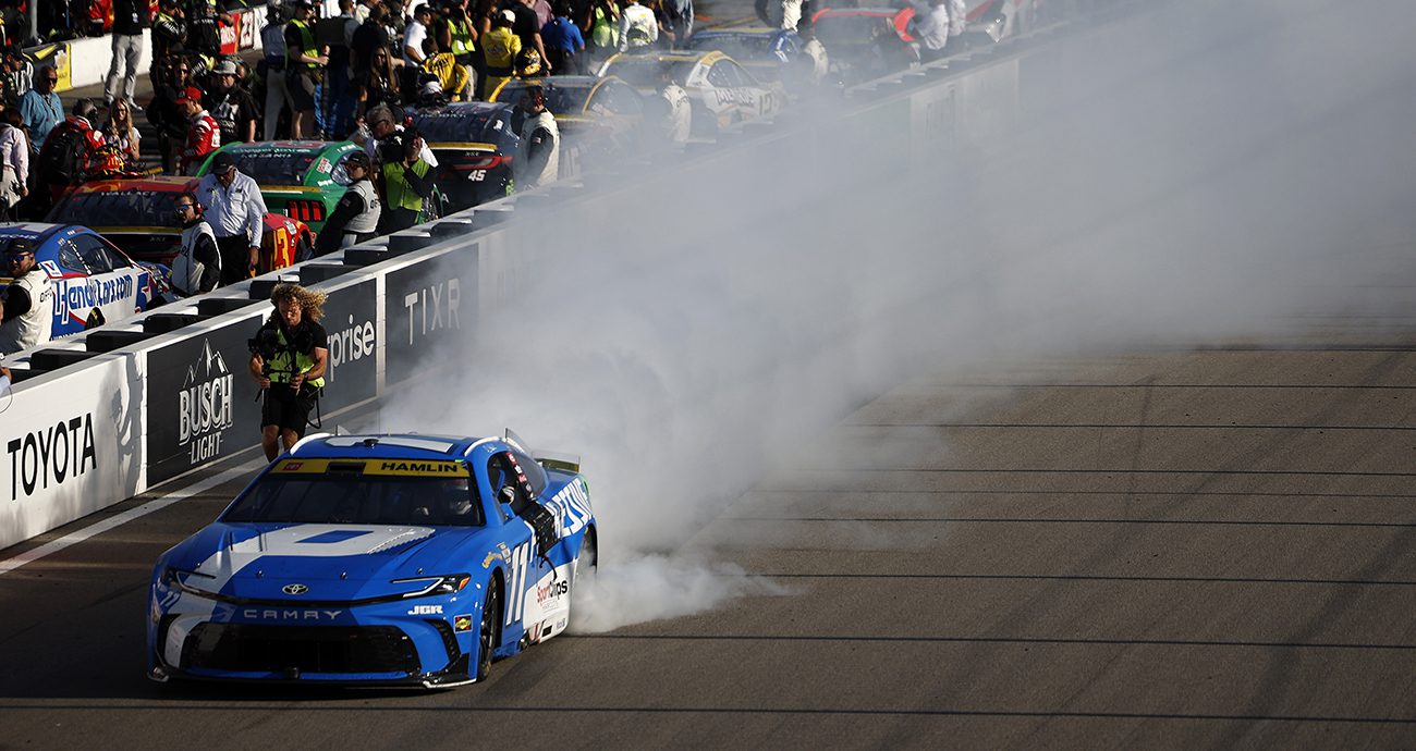 Denny Hamlin gives epic smoke show at Gateway | NASCAR