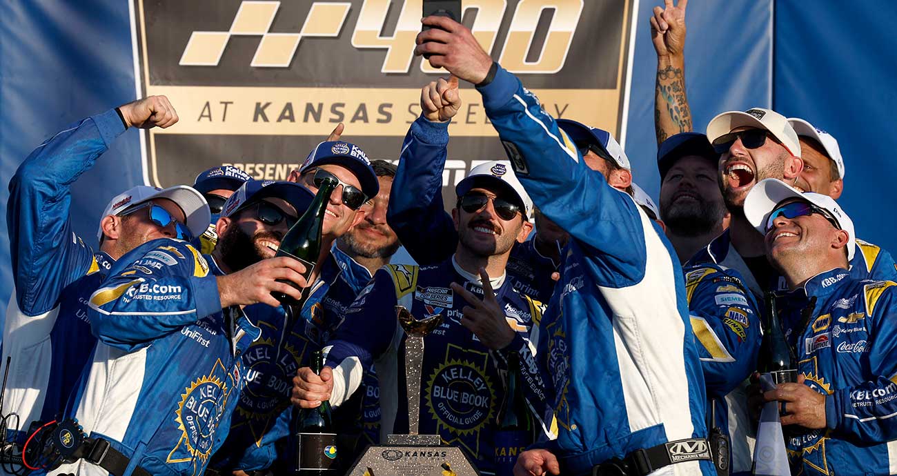 Chase Elliott, No. 9 crew land Kansas win to savor | NASCAR
