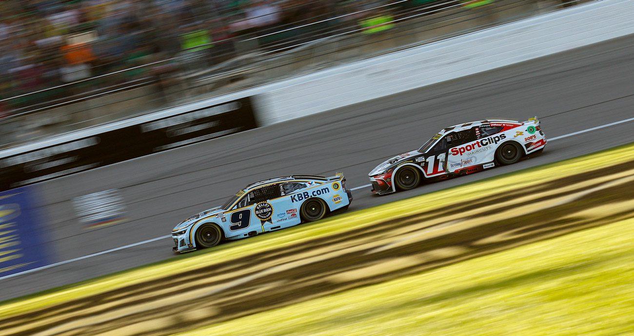 Sights and sounds during overtime finish at Kansas | NASCAR