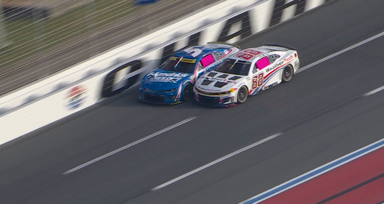 Elbows out: Larson, SVG battle for the lead late | NASCAR