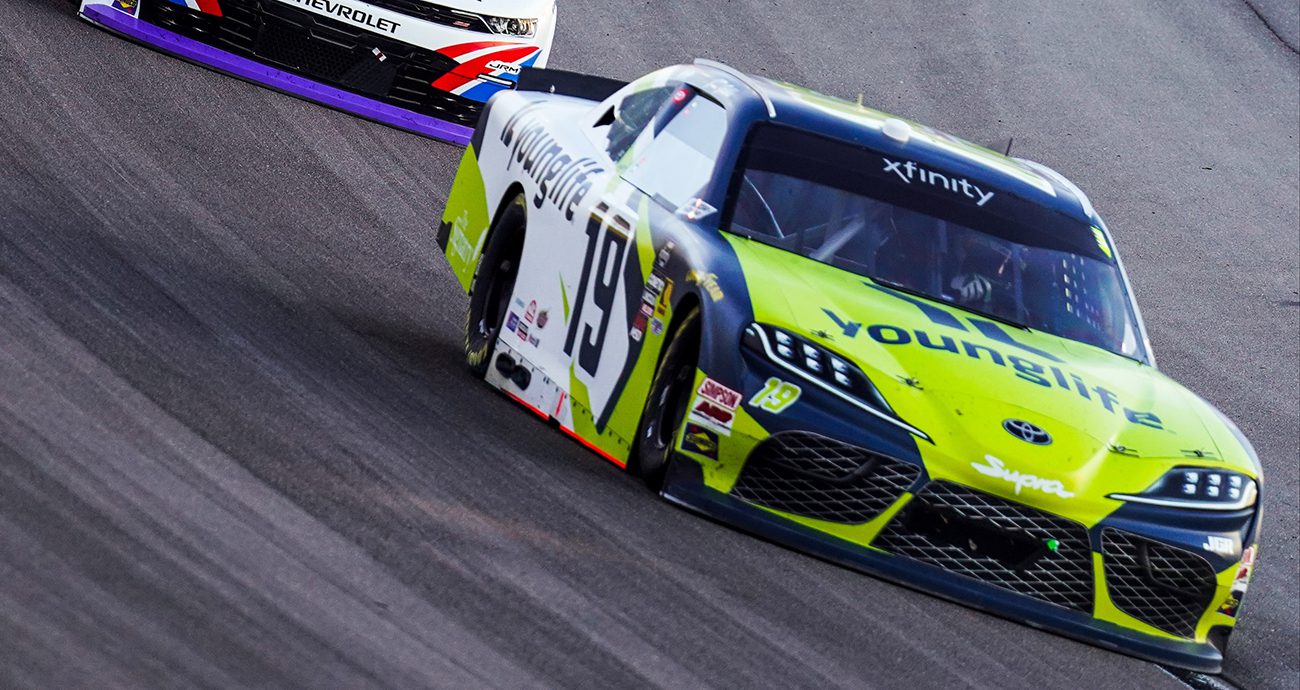 Almirola keeps Zilisch at bay, surges to win Stage 1 | NASCAR