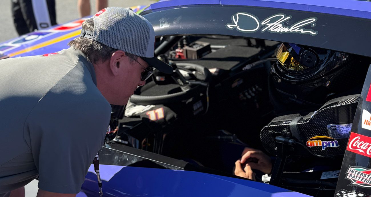 Analysis: Hamlin beams in milestone 60th win at Vegas | NASCAR