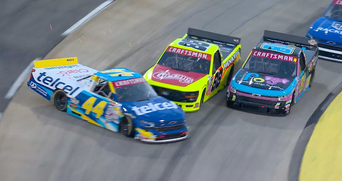 Three-wide battle results in Pérez spinning around | NASCAR