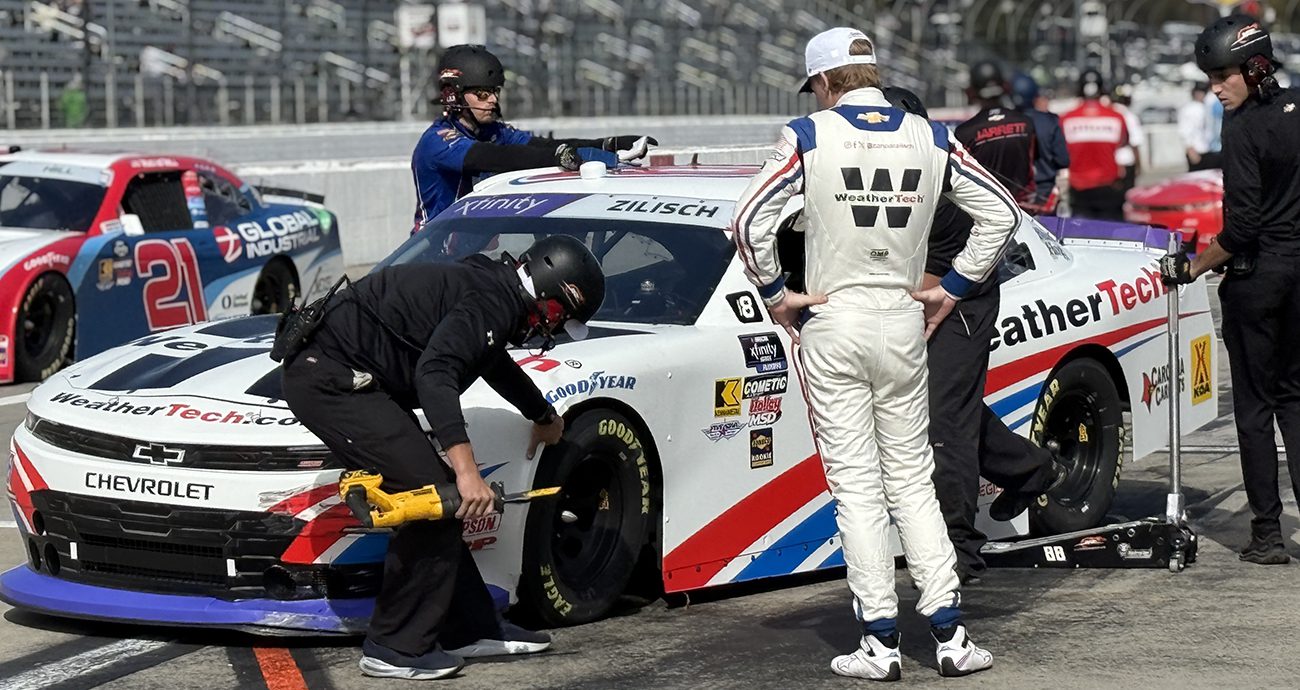 Zilisch spins during Martinsville practice; will not qualify | NASCAR