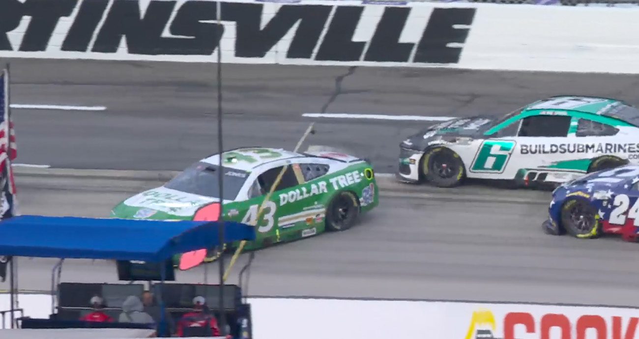 Jones spins in front of Byron, disrupts green-flag stops | NASCAR