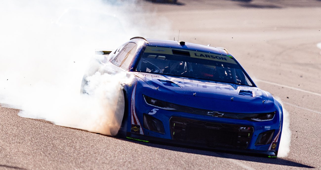 Larson suffers tire issue late in Championship Race | NASCAR