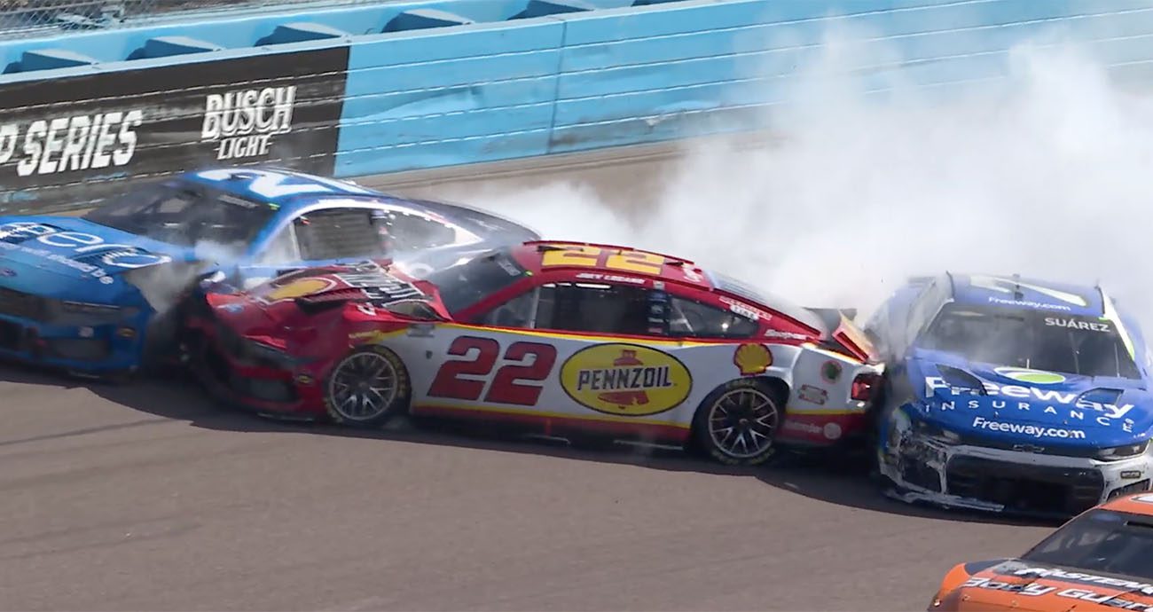 Logano spins, collects Berry and Suárez in wreck | NASCAR