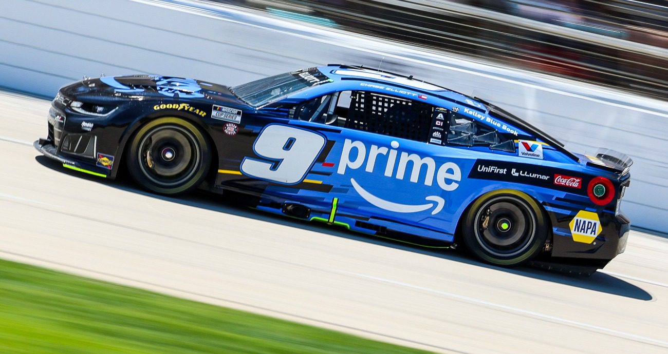 Elliott wins one-lap shootout to claim Stage 2 at Texas | NASCAR
