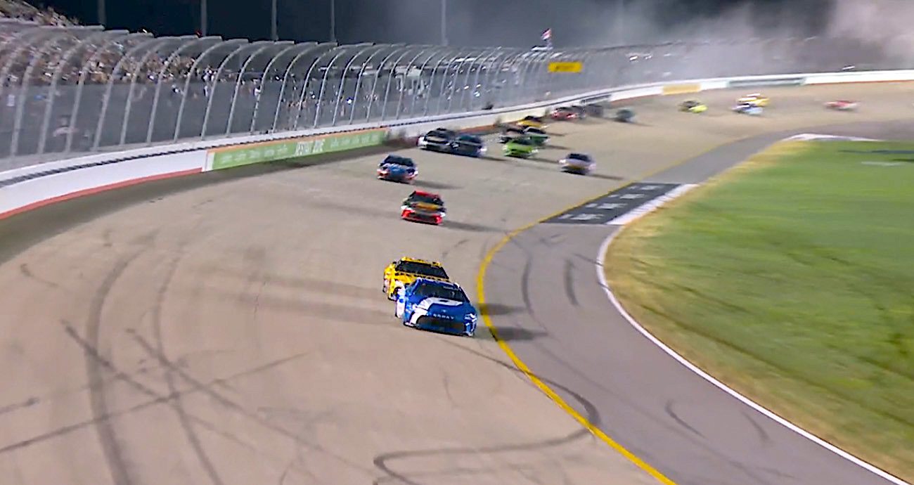 Hamlin wins Nashville thriller against teammates | NASCAR