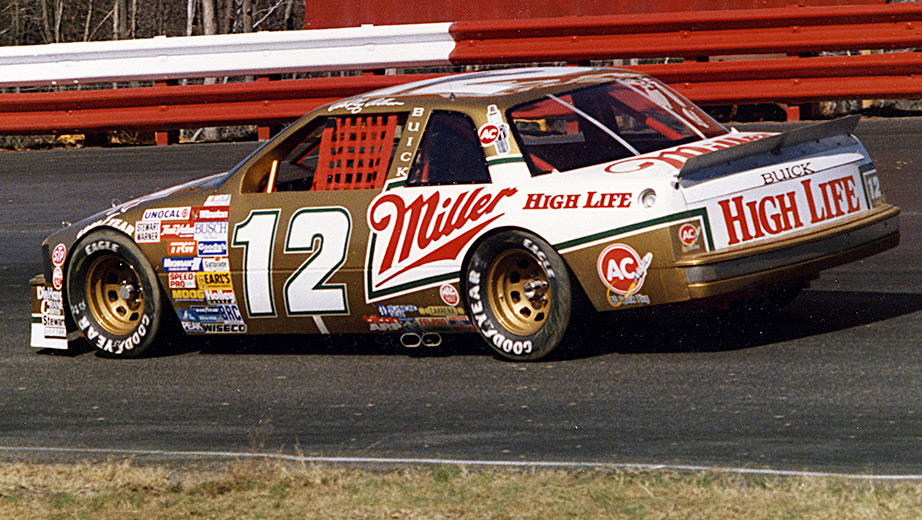 Richmond brings back red stripes on track walls - Official Site Of NASCAR